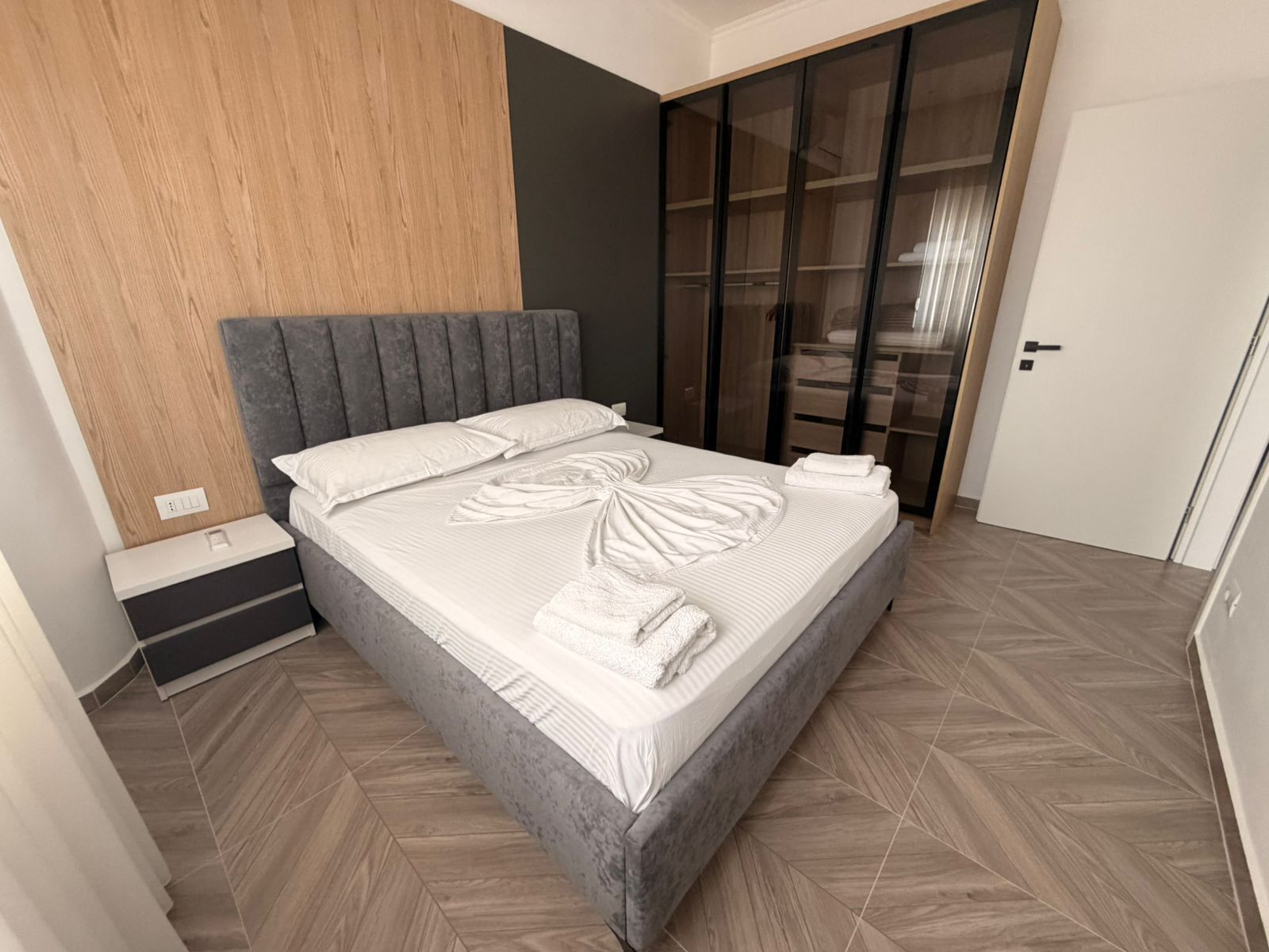 Apartamento | Escrivaninha, Wi-Fi de cortesia, roupa de cama