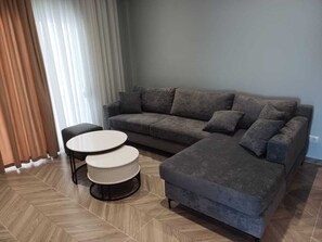 Apartamento | Escrivaninha, Wi-Fi de cortesia, roupa de cama
