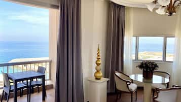 Suíte superluxo, piscina particular, vista para o mar | Terraço/pátio