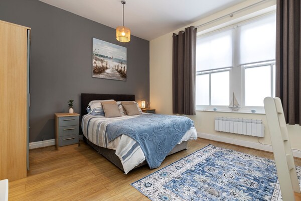 Tenby Studio Apartment - Stroll To Beach And Town - Tenby