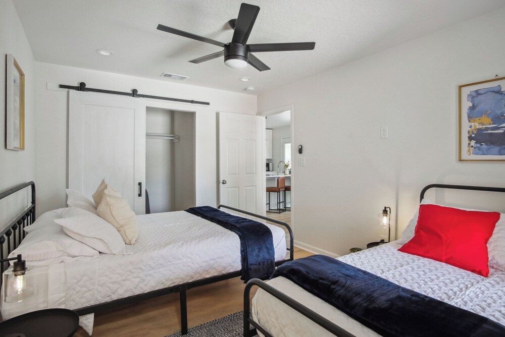 Your Amazing 3br/2ba Downtown Delight! - San Antonio