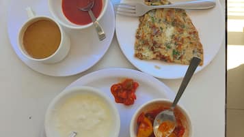Pequeno-almoço continental diário (200 INR por pessoa)