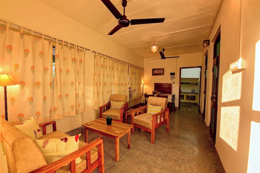 Villa 10 Para - 2bhk City Center Stay Balcony Green Surroundings 4 Pax - Gujarat