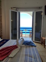 Quarto Duplo Deluxe, varanda, vista para o mar | Cortinas/cortinados opacos, quartos insonorizados, Wi-fi grátis 