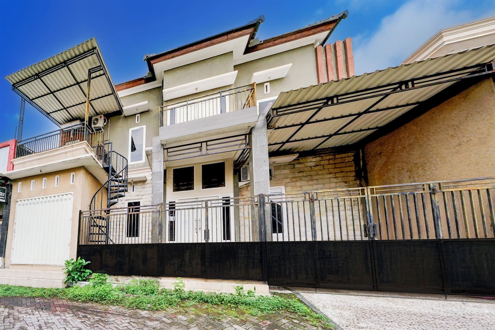 Oyo 94528 Sidomulyo Heritage - Mojokerto