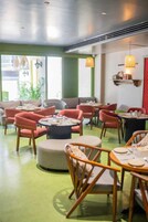 2 restaurantes, pequenos-almoços servidos 