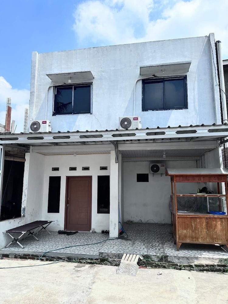 Oyo 94563 Mamanu Sukadamai Residence - Bogor