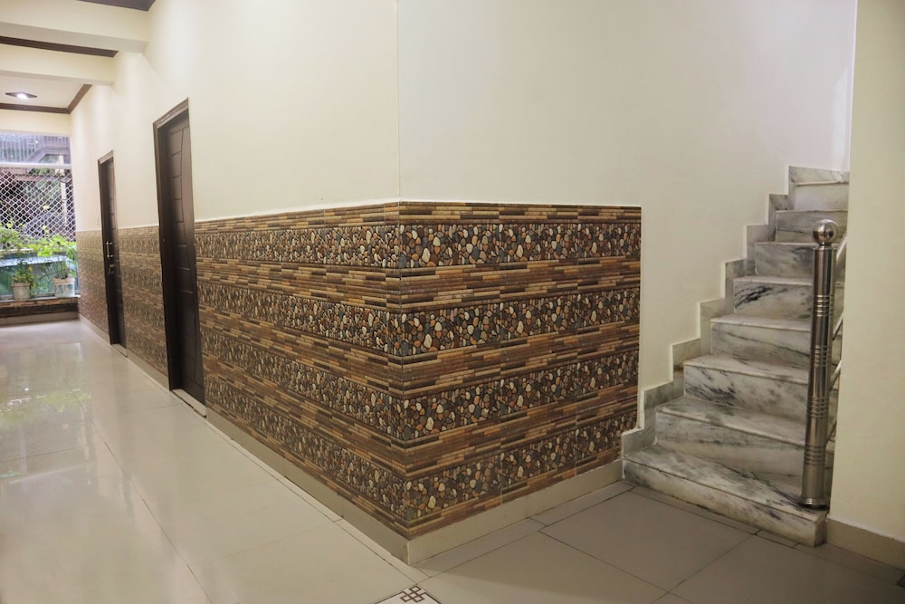 Laugh Tale Hostel - Rishikesh