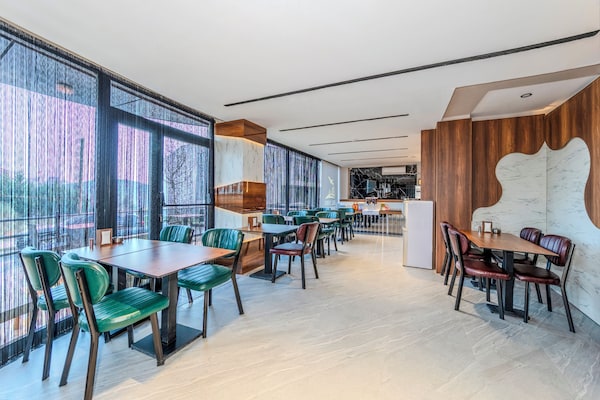 Hilltown Airport Hotel - Arnavutköy