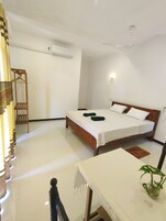Quarto Duplo Comfort, vista para o jardim | Secretária, Wi-fi grátis, roupa de cama fornecida
