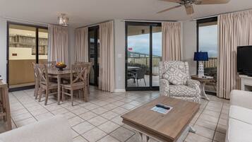 Apartamento em Condomínio Fechado, 3 quartos | Restaurantes