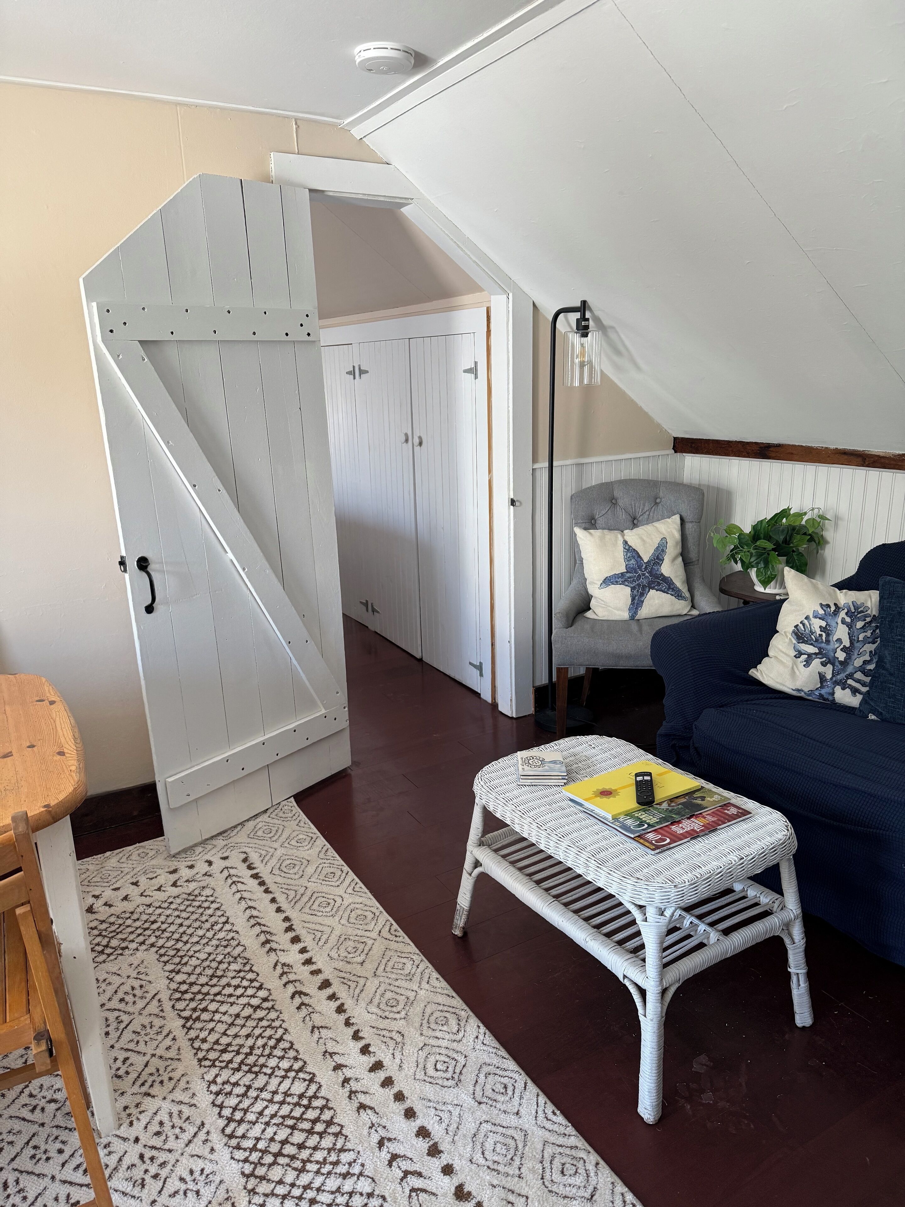 Bright Coastal Apartment In The Center Of Quaint New England Sea Town - Penzance Road, MA