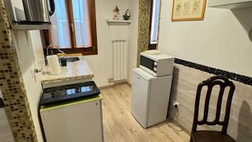 Quarto Executivo | Cozinha privada | Minifrigorífico, uma máquina de café expresso, uma chaleira elétrica