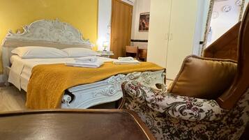 Quarto Executivo | Secretária, ferro/tábua de engomar, Wi-fi grátis