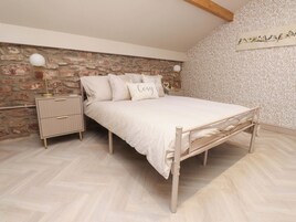 1 quarto, com decoração personalizada, com mobília individualizada 