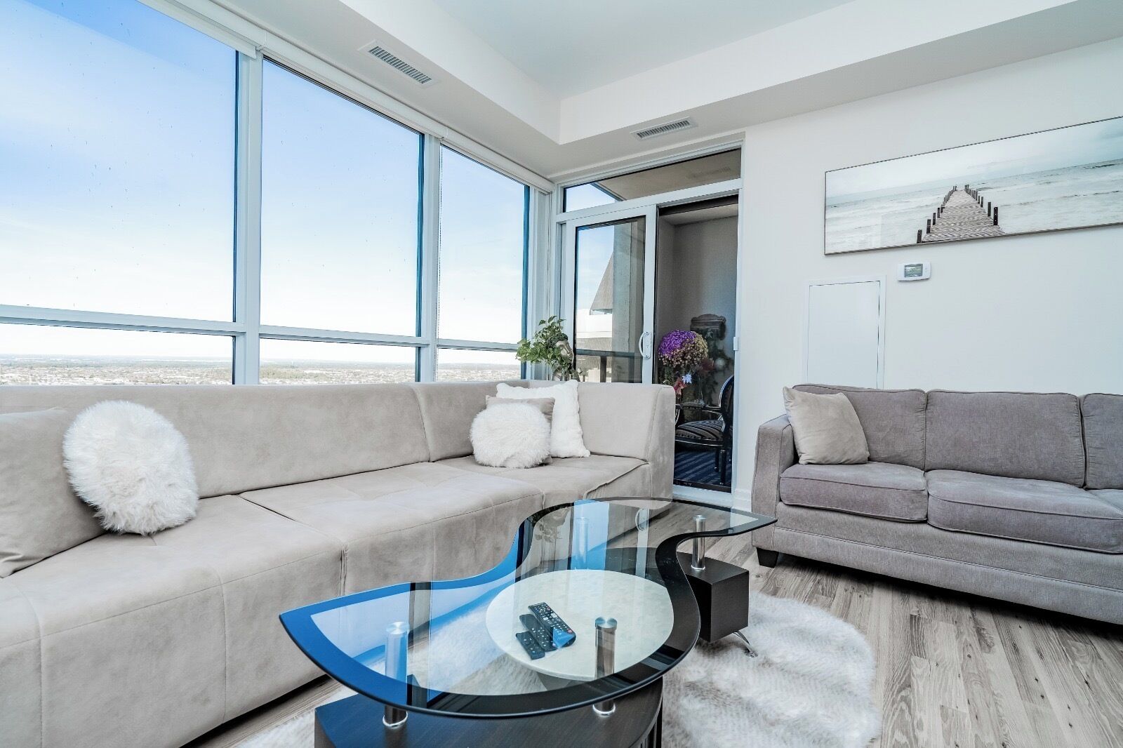 5min Walk To Vaughan Mills Mall And Many Restaurants.5 Min Drive To Wanderland. - Toronto