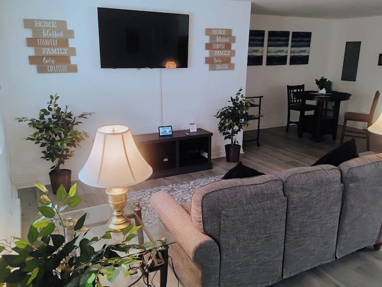 Buskey's Cozy Haven Williamsburg.5 Minutes From Busch Gardens And Water Country - Yorktown, VA