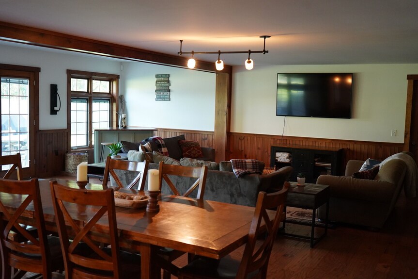 Gore Mountain Hot Tub Escape 7 Bedroom Sleeps 22+ - Schroon Lake, NY