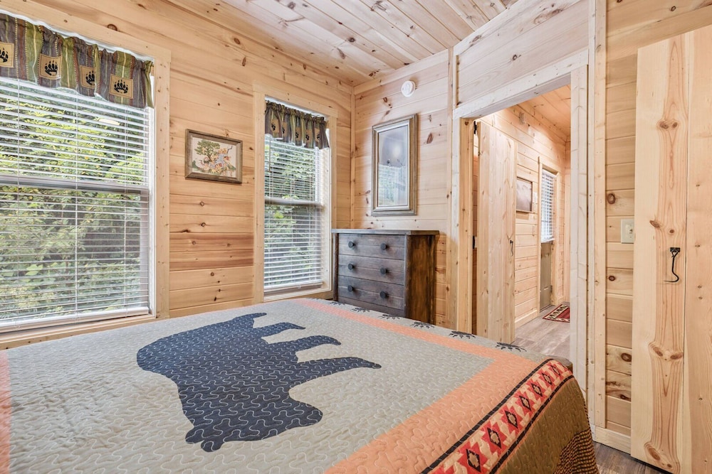 Falling Brook – Cozy Creekside Cabin with Hot Tub, Game Loft & Dog-Friendly Comfort - Gatlinburg ...