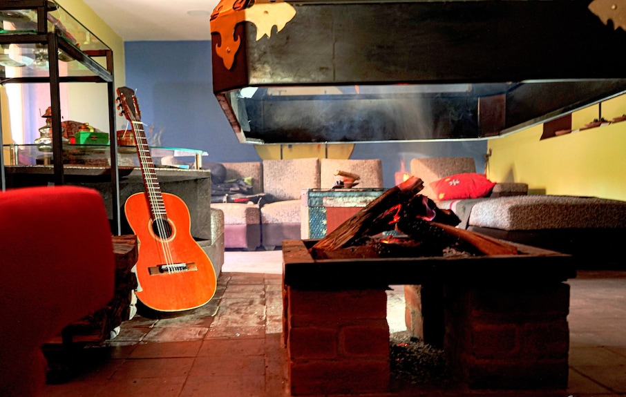 Star Dream Retreat With Fireplace. - Anta