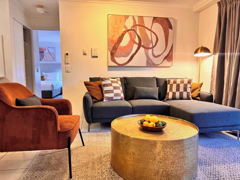 Spacious Ground Floor Retreat By Burleigh Beach - Gold Coast