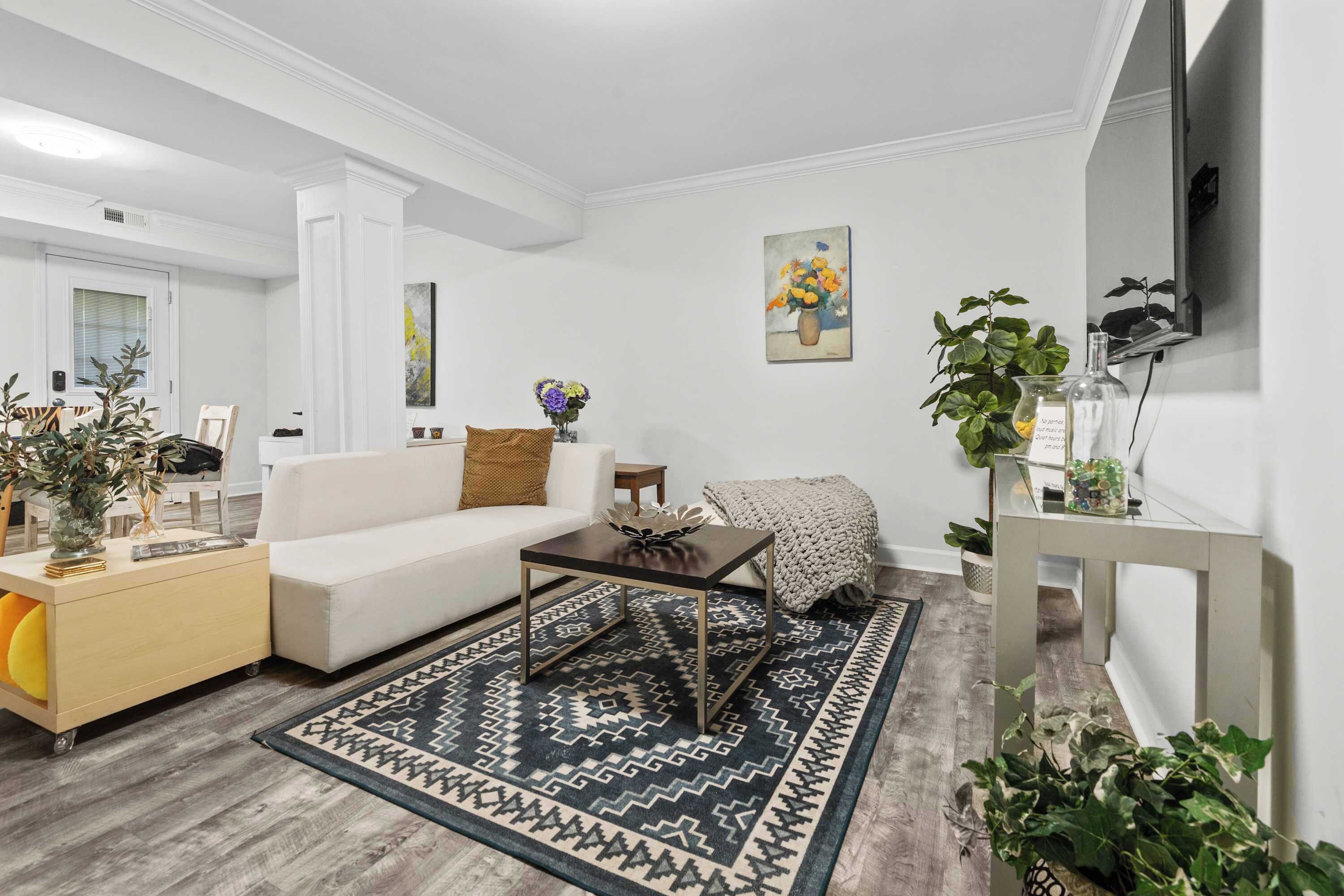 6 Min To North Hills - Private Deck - In Unit Washer And Dryer - Raleigh, NC