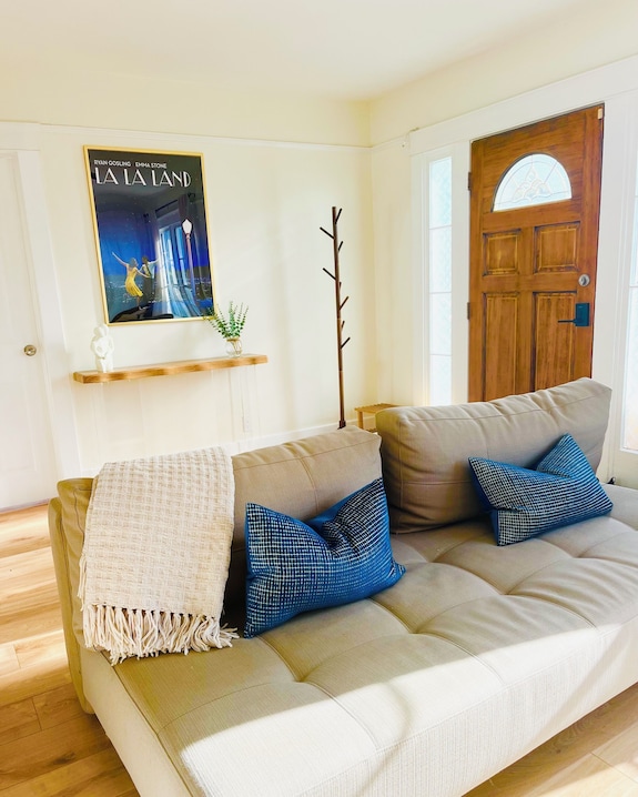 Charming 2-bedroom Hollywood Cottage - Larchmont Village/hollywood - Arts District - Los Angeles