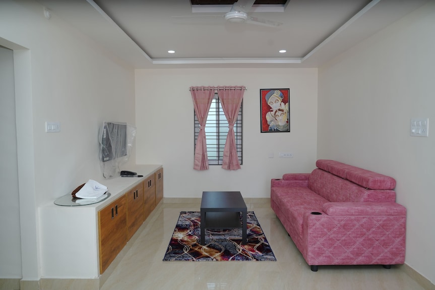 Spacious 2 Bhk Apartment With Living Room Fully Equipped In Beautiful Tirupathi - Tirupati