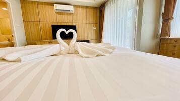 Quarto Duplo Standard, 1 quarto, não fumadores | Secretária, Wi-fi grátis, roupa de cama fornecida