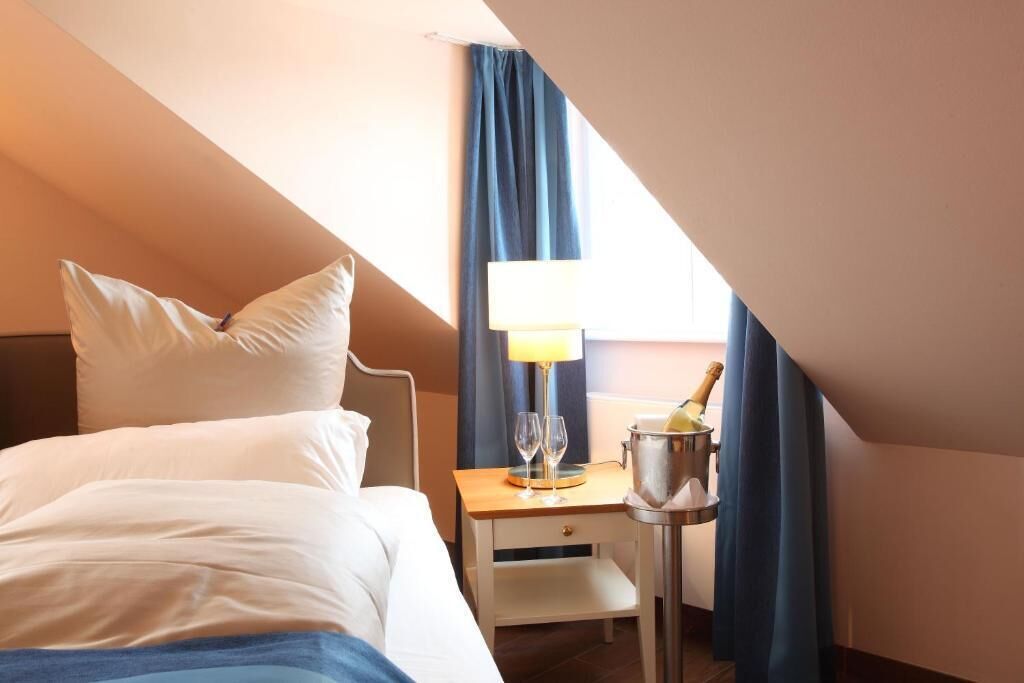 Quarto solteiro conforto, 1 cama de solteiro grande, para não fumantes, vista para o rio | Roupas de cama antialérgicas, edredons de pluma