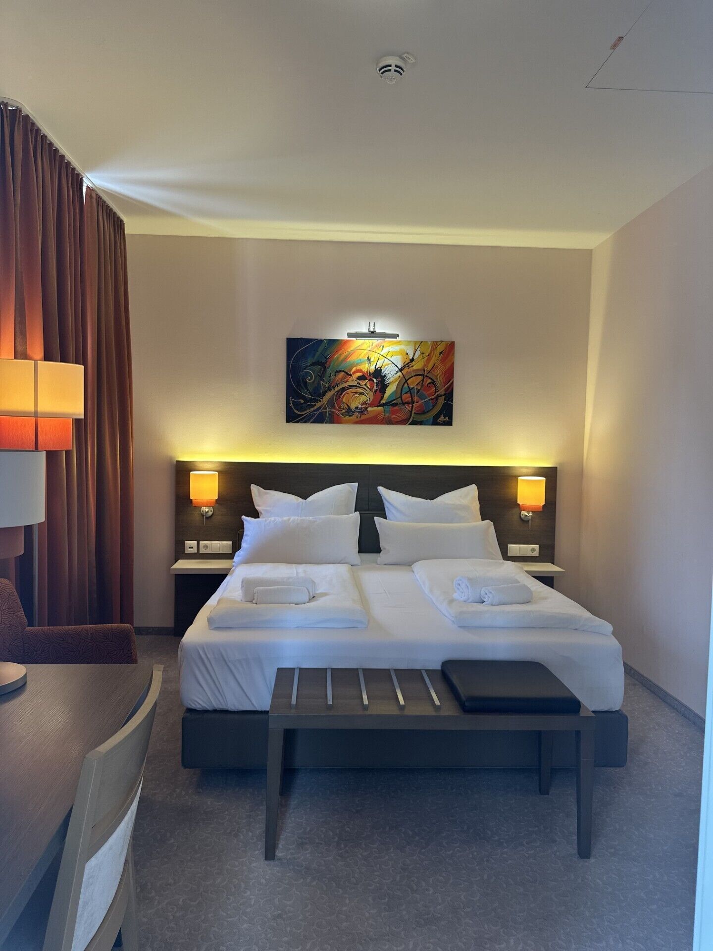 Quarto casal clássico, 1 cama Queen, para não fumantes, banheiro privativo | Roupas de cama antialérgicas, edredons de pluma