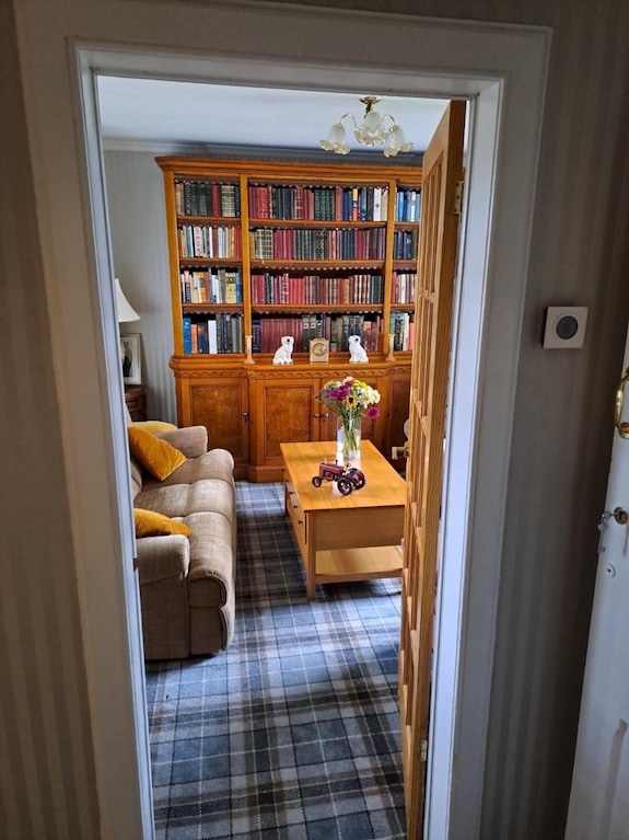 Quiet, Rural Hideaway In Traditional Old Schoolhouse, Right On The Edge Of Loch. - Stornoway