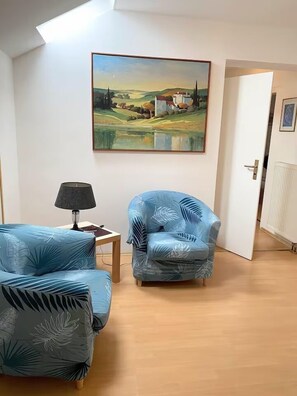 Estúdio | Secretária, secretária adequada para computadores portáteis 