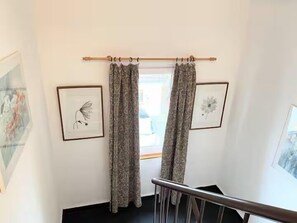 Estúdio | Secretária, secretária adequada para computadores portáteis 