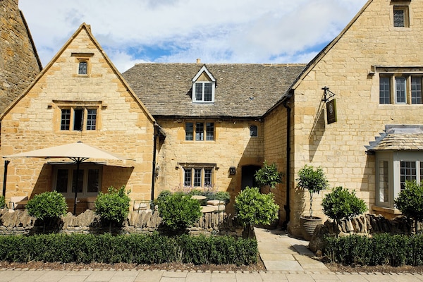 House Of George W. Davies - Broadway