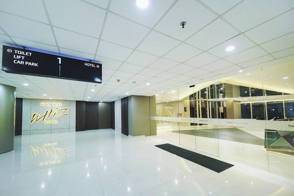 Grand Whiz Hotel Praxis Surabaya - Surabaya