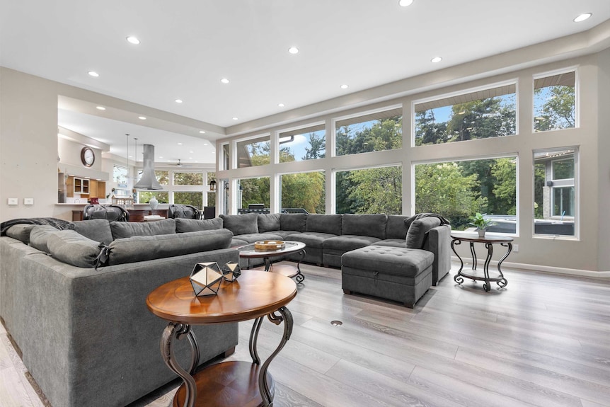 Wembley Place Estate/indoor Pool/hot Tub/game Room - Rockford