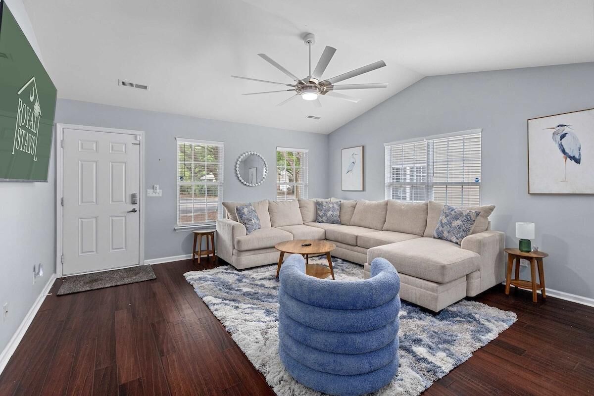 Blue Belle - Across From Pool Near Credit One - Charleston, SC