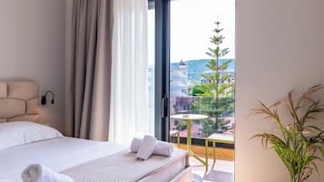 Quarto casal, sacada, vista para a cidade | Roupas de cama antialérgicas, Wi-Fi de cortesia, roupa de cama