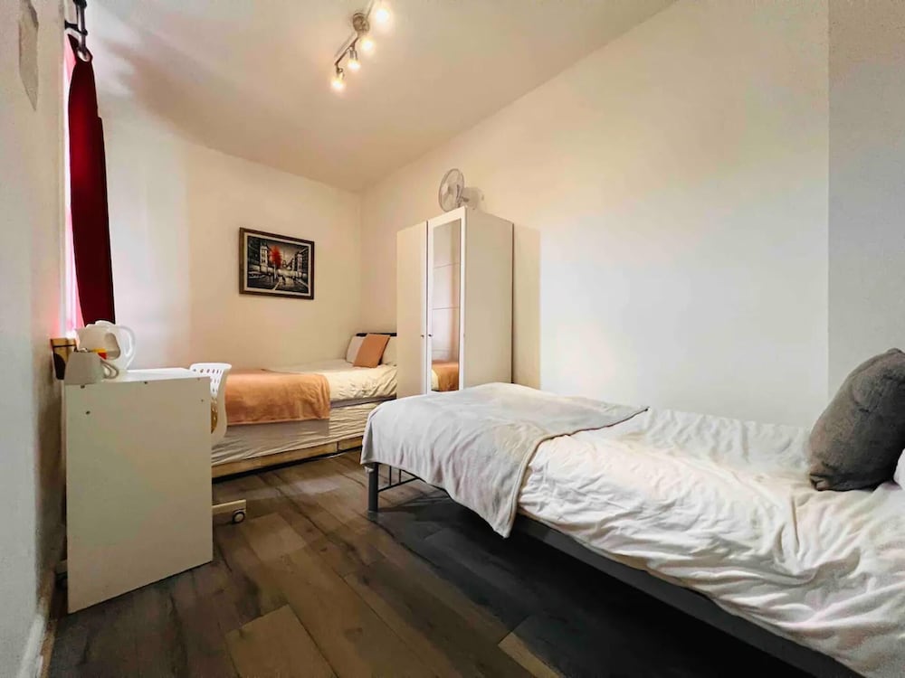 Private Rooms For 7 People With Bathroom - 