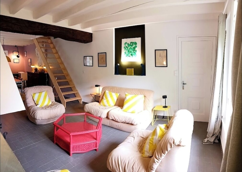 Maison Avec Vue Imprenable Sur L'abbaye De Baume-les-messieurs - Château-Chalon