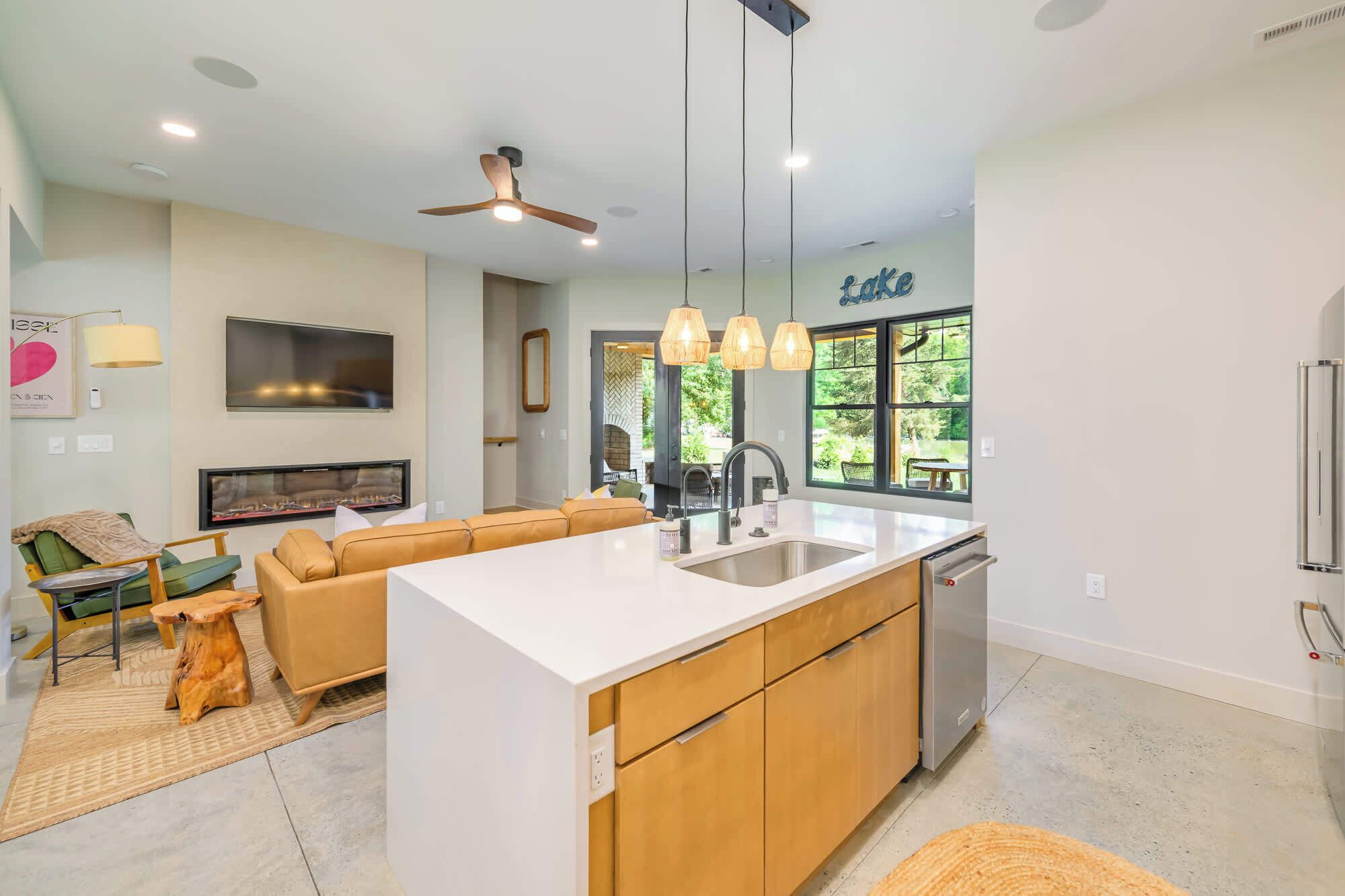 The Quartz Palace - Lakefront Energetic Oasis - Lake Norman