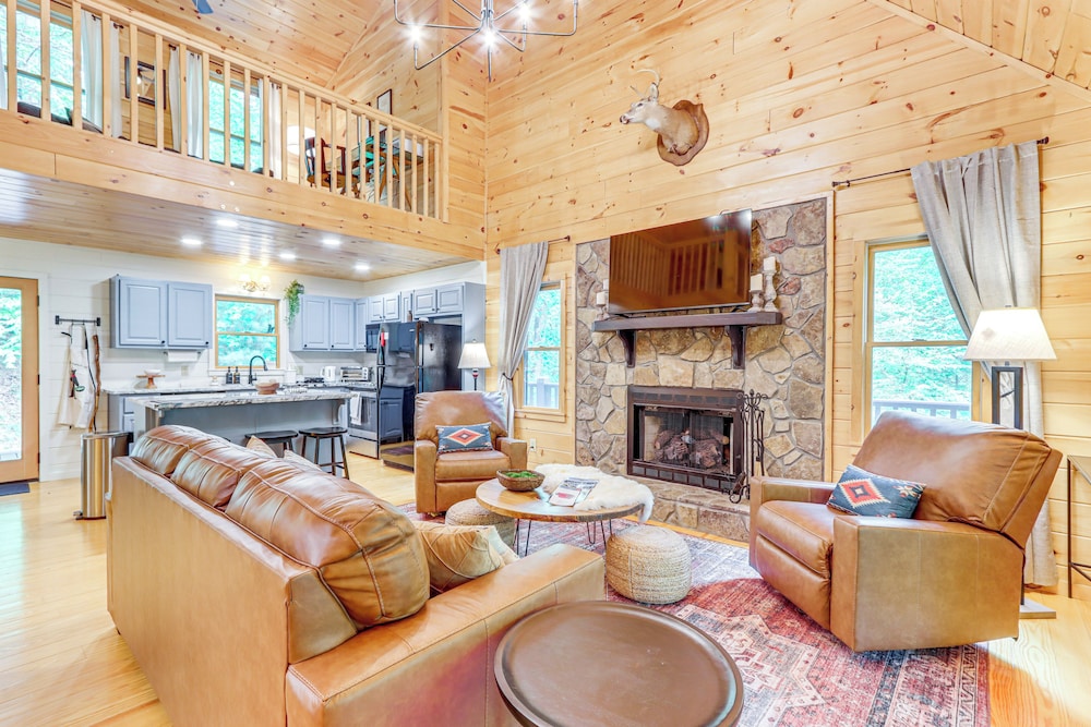 5 Mi To Dtwn Blue Ridge: Spacious Cabin W/ Hot Tub - Blue Ridge, GA