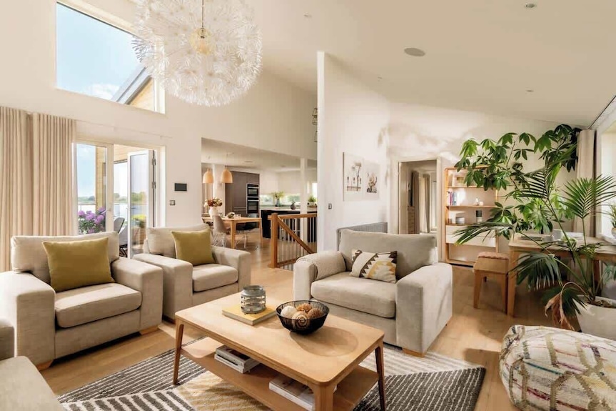 The Lookout | Luxury Lake House With Hot Tub - Bibury