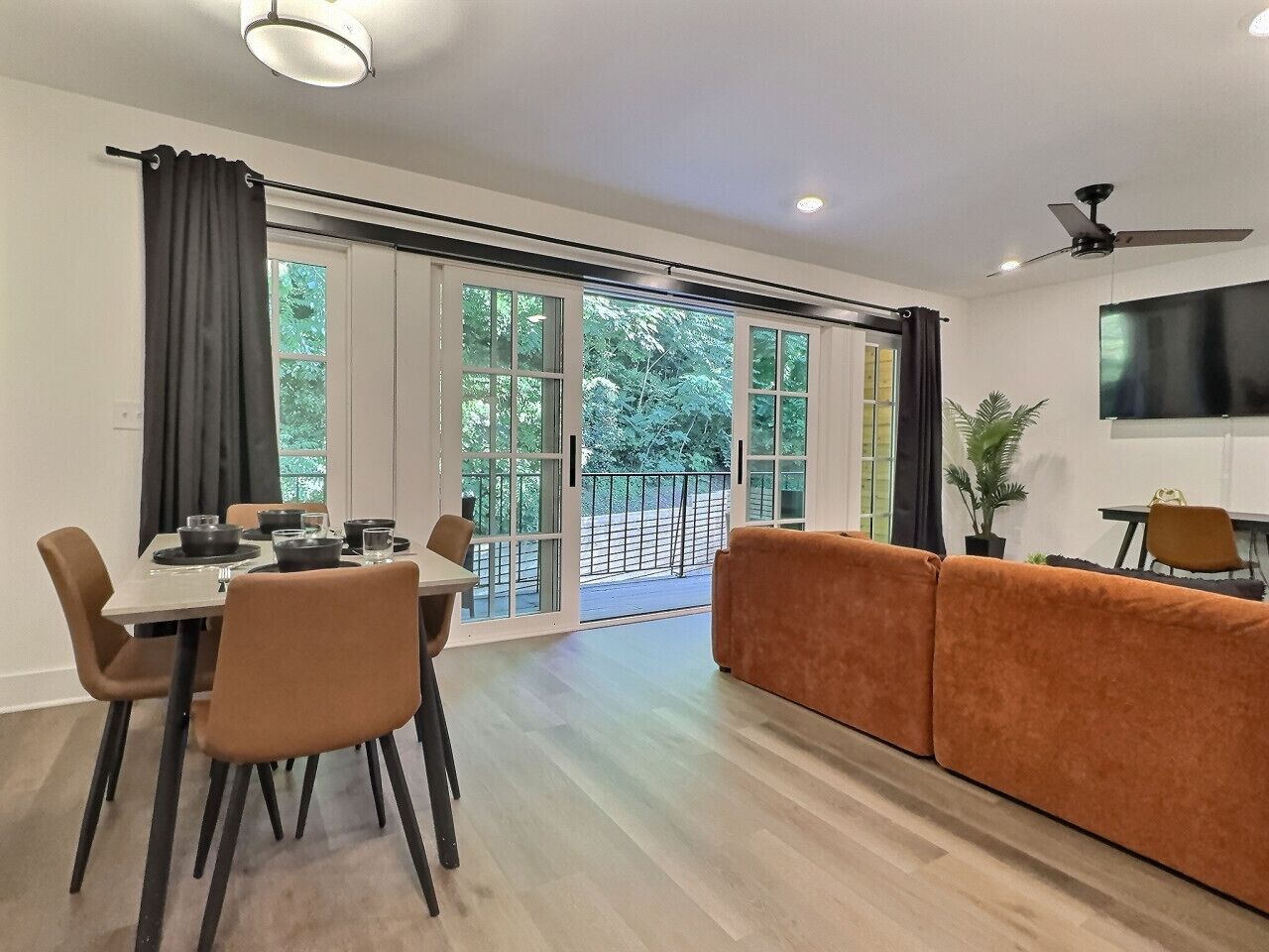 Tranquil Getaway W/ Pool & Extra Large Balcony - Birmingham Zoo, Birmingham