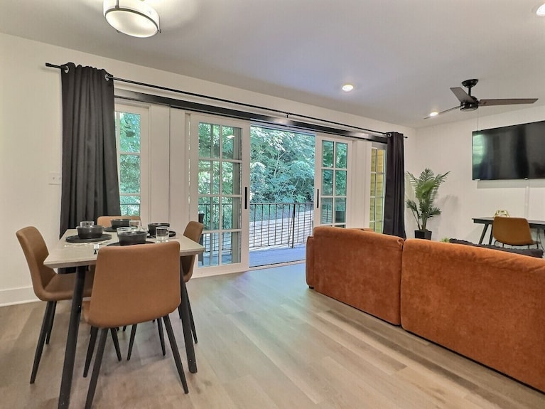 Tranquil Getaway W/ Pool & Extra Large Balcony - Birmingham Zoo, Birmingham