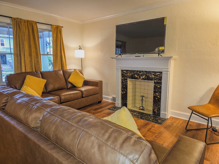 3-bedroom House In Enchanting Niagara Falls With Ac, Wifi - Niagara Falls