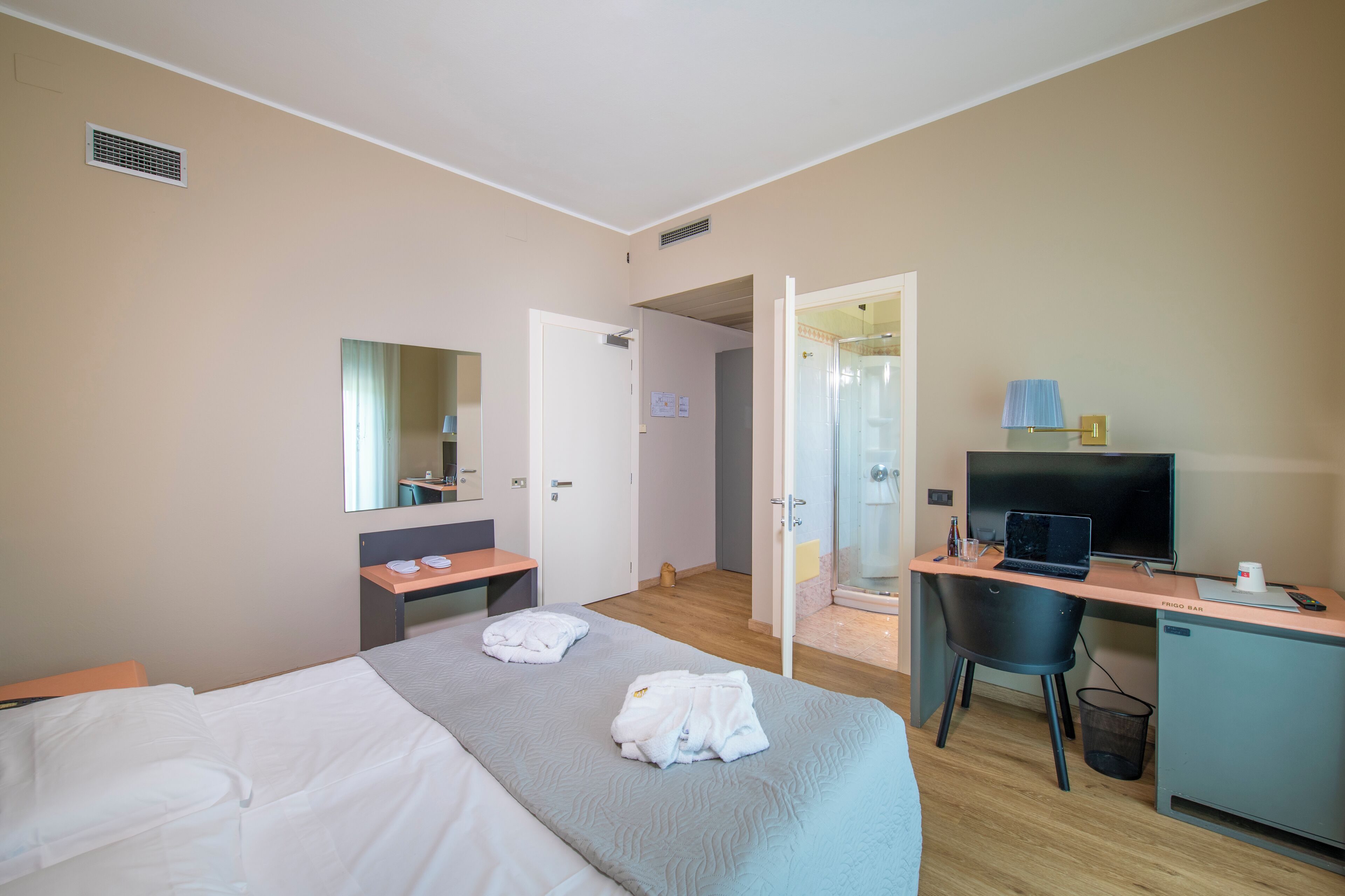 Cofre no quarto, secretária, Wi-fi grátis 