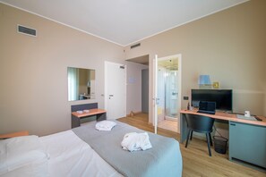 Cofres nos quartos, escrivaninha, Wi-Fi de cortesia