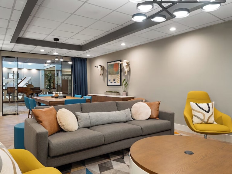 Pet Friendly 2 Queen Stay! Sunset Views, Relaxing Pool | Steps From Golf Course! - Mesa